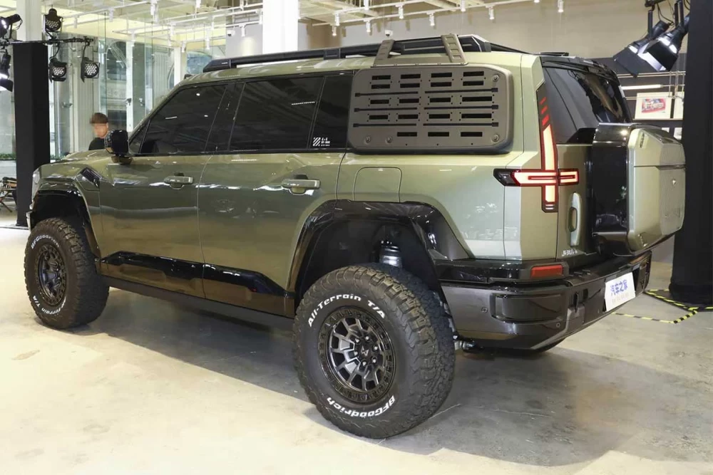 معرفی دانگ فنگ Warrior M817: اولین خودروی آفرود الکتریکی هوشمند با فناوری هوآوی